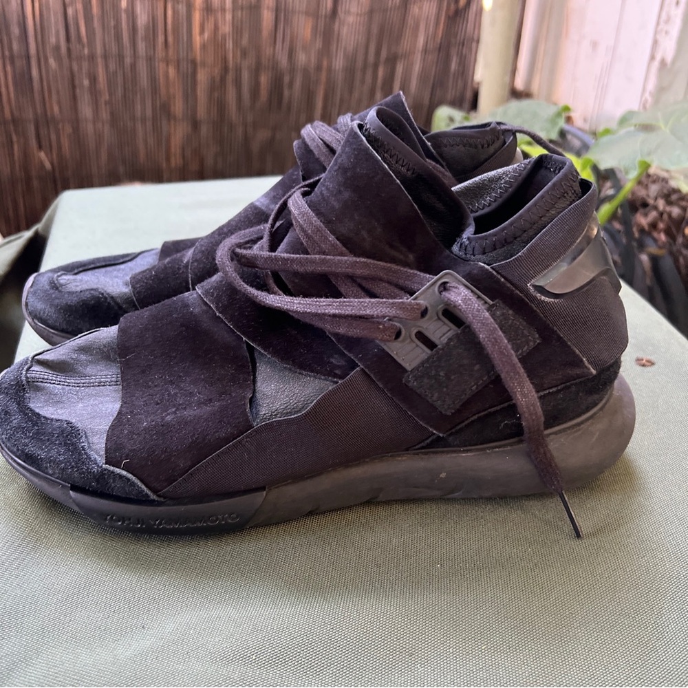Y-3 Triple Black Qasa - Gem